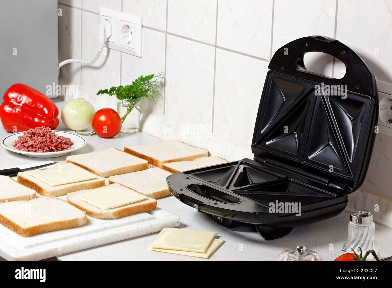 Toasted sandwich maker hi-res stock photography and images - Alamy