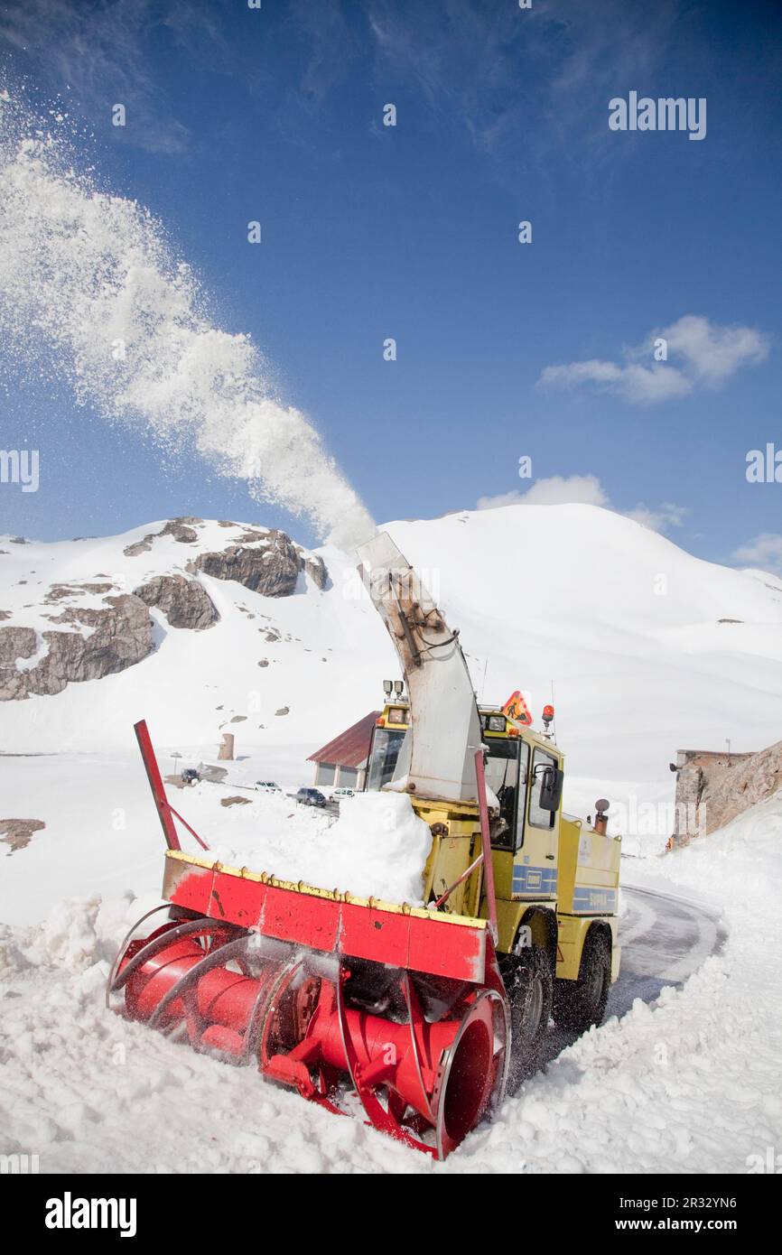 Col Du Galibier, France. 22nd May, 2023. The snow milling machine ...