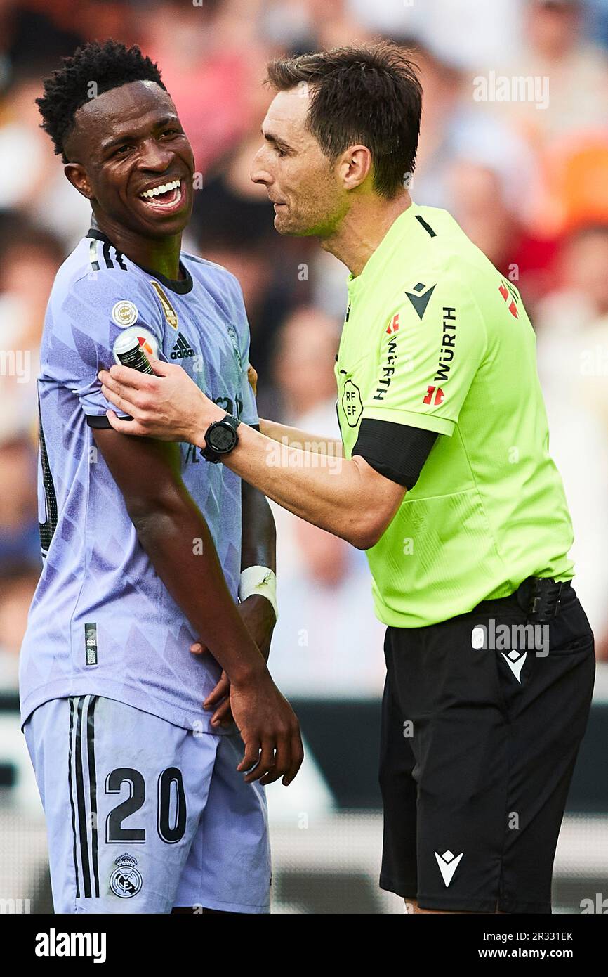 Ricardo de burgos bengoetxea referee hi-res stock photography and ...