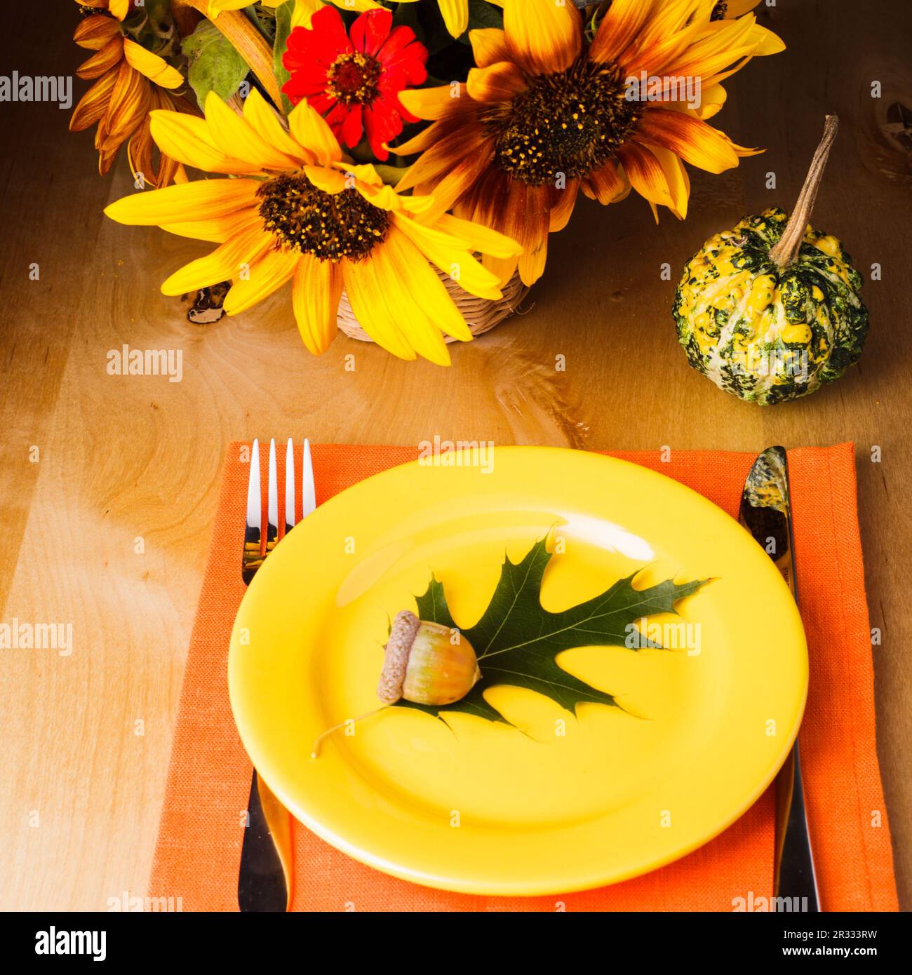 Vintage thanksgiving dinner party hi-res stock photography and images ...