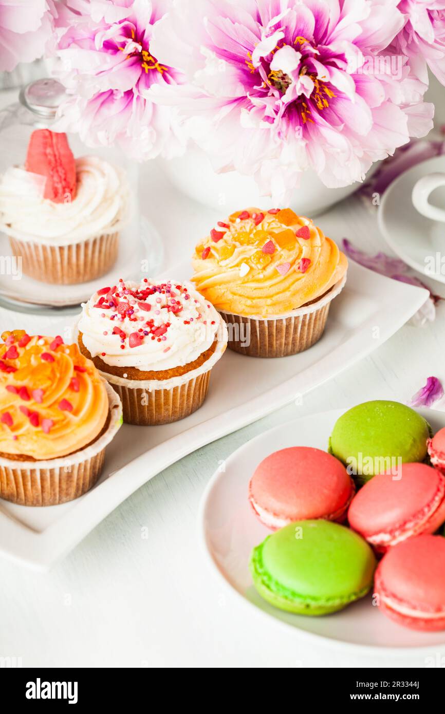 Confectionery flowers hi-res stock photography and images - Alamy