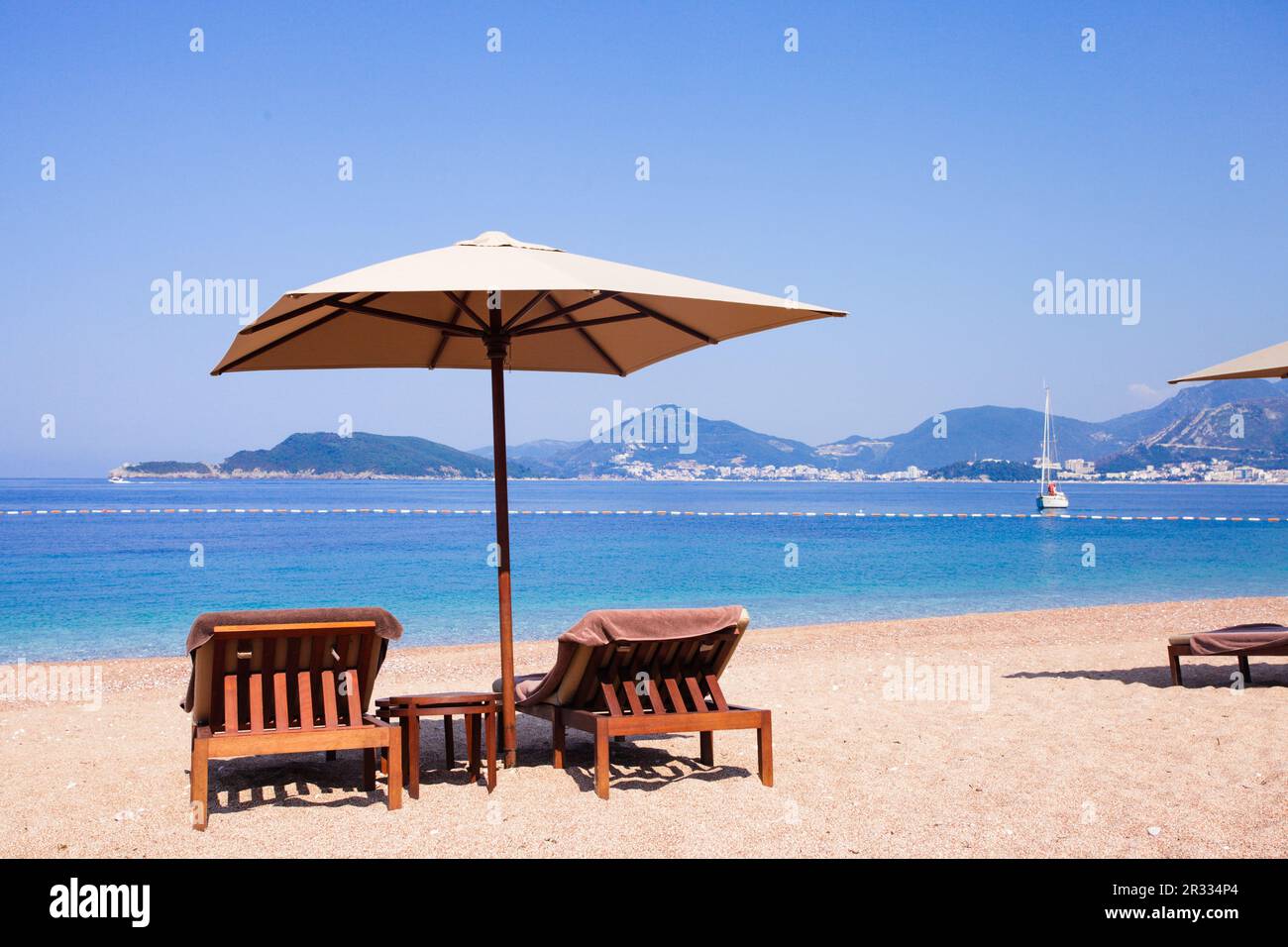Summer seascape luxury lagoon beach hi-res stock photography and images ...