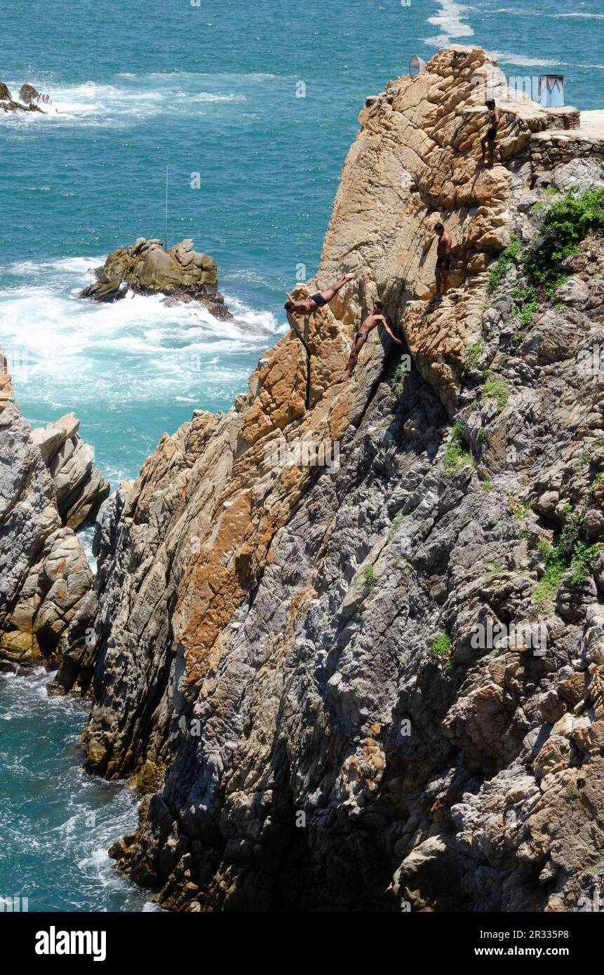 La Quebrada Cliff Divers in Acapulco, Mexico Stock Photo - Alamy