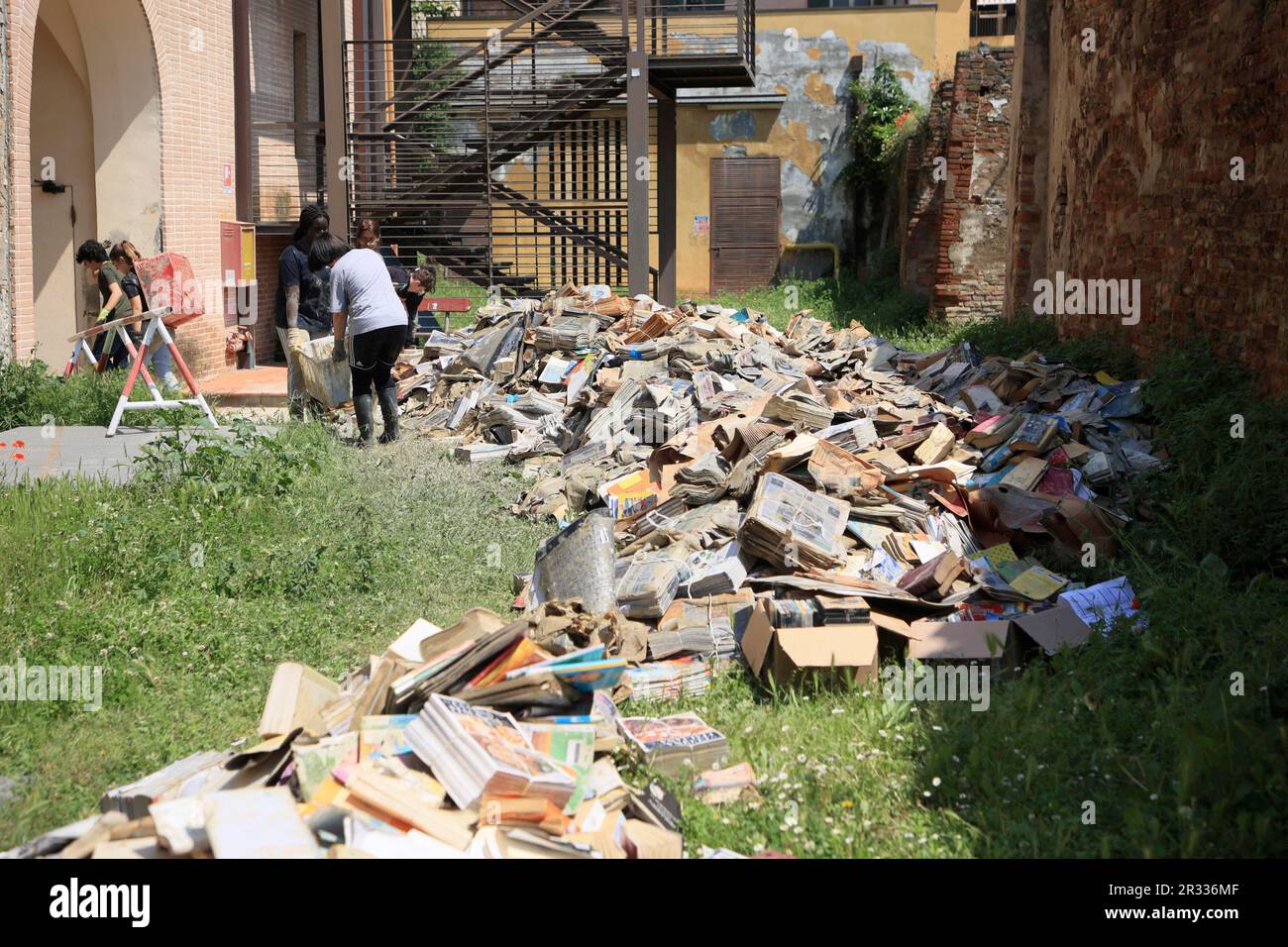Volunteers clear out newspapers and magazines from the Manfrediana ...