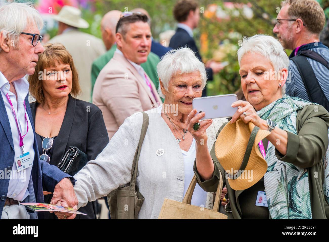 London, UK. 22nd May, 2023. Dame Judy Dench meets an admirer - Monday ...