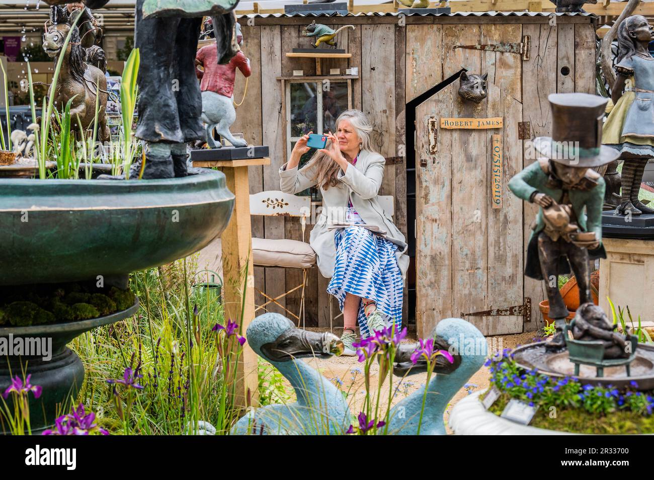 London, UK. 22nd May, 2023. An admirer of Robert James bronze water ...