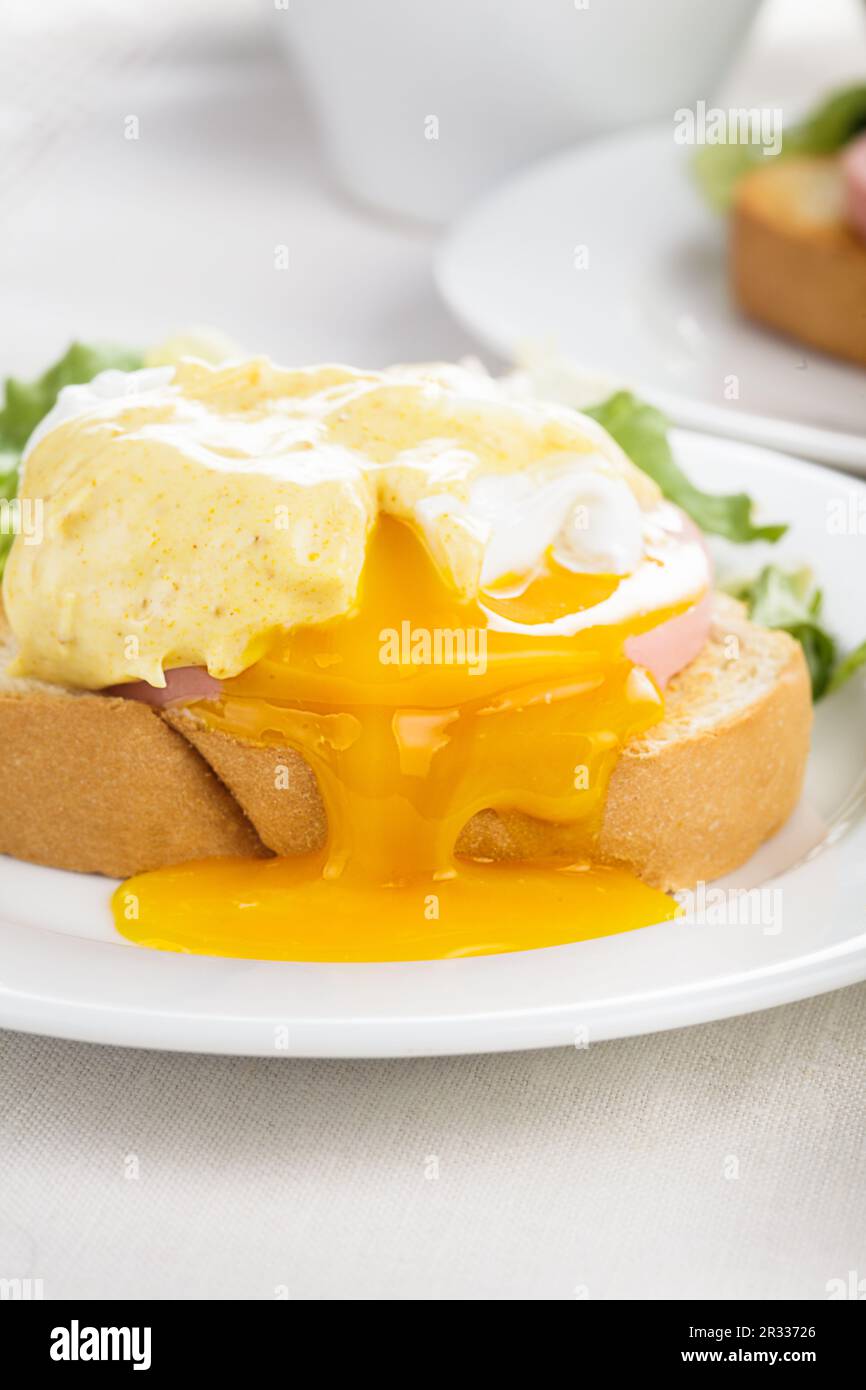 Egg benedict recipe hi-res stock photography and images - Alamy