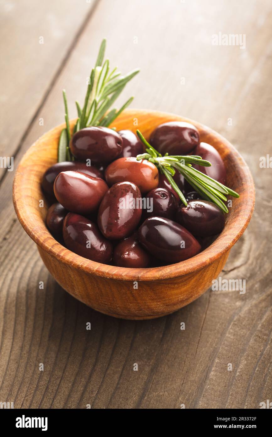 Calamata olives hi-res stock photography and images - Alamy