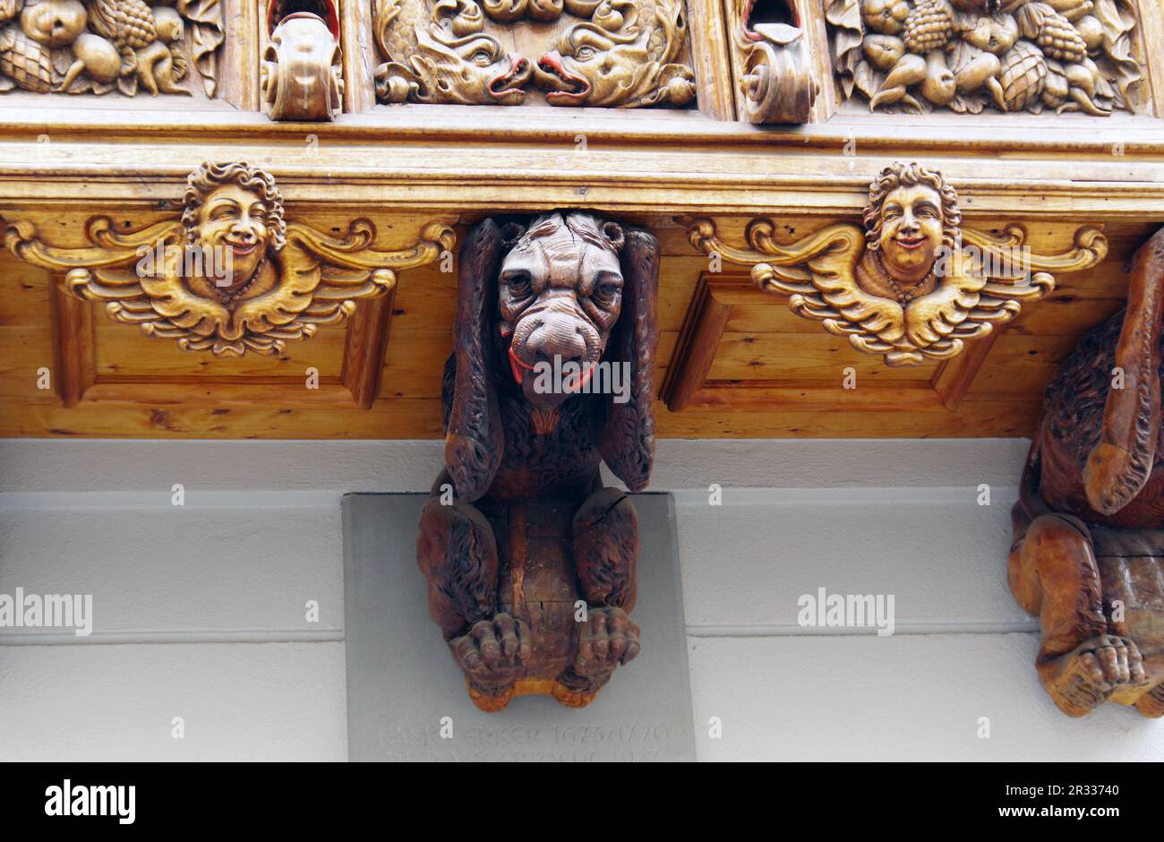 Sculpture oriel window hi-res stock photography and images - Alamy