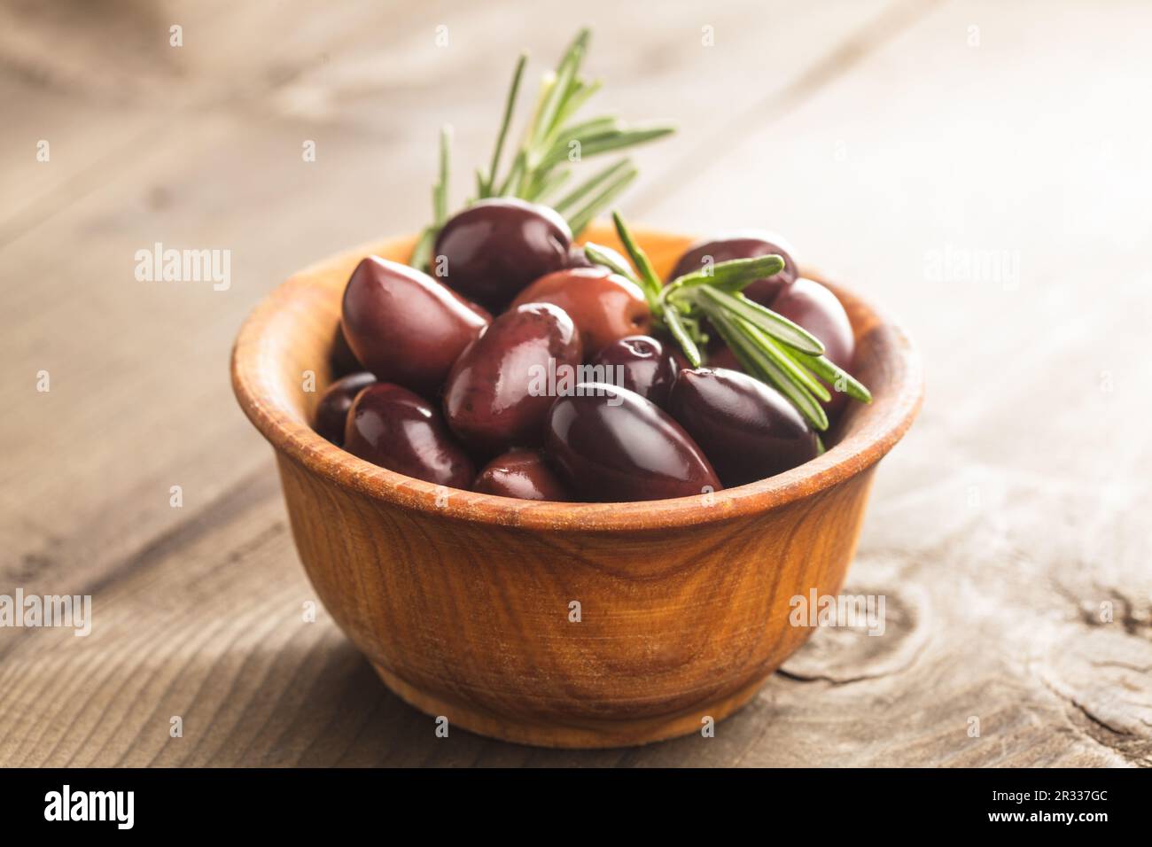 Calamata olives hi-res stock photography and images - Alamy