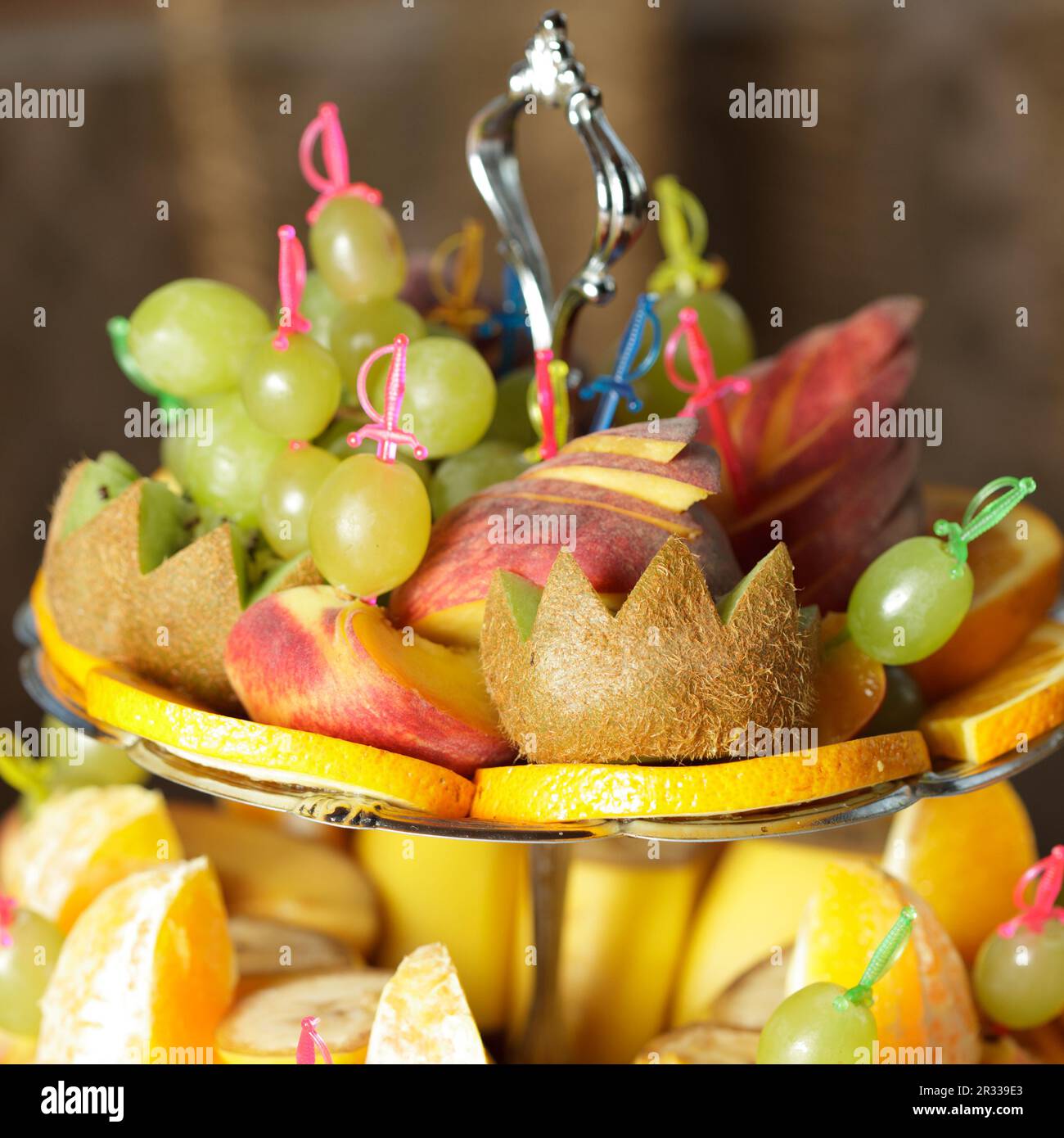 Pineapple stand hi-res stock photography and images - Alamy