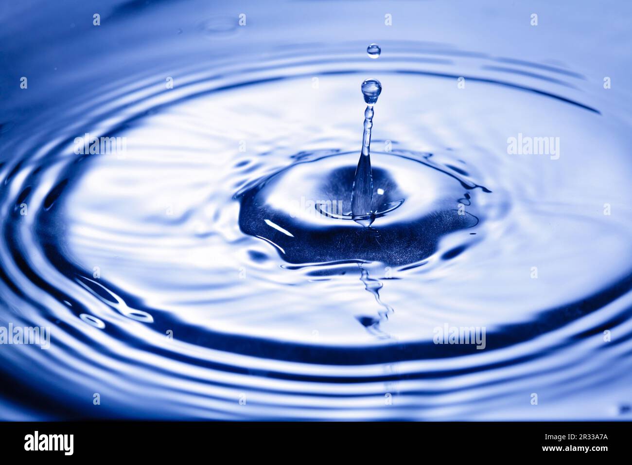 Natural water drop waves hi-res stock photography and images - Alamy