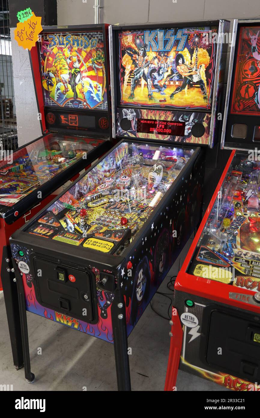 Pinball machines hi-res stock photography and images - Alamy
