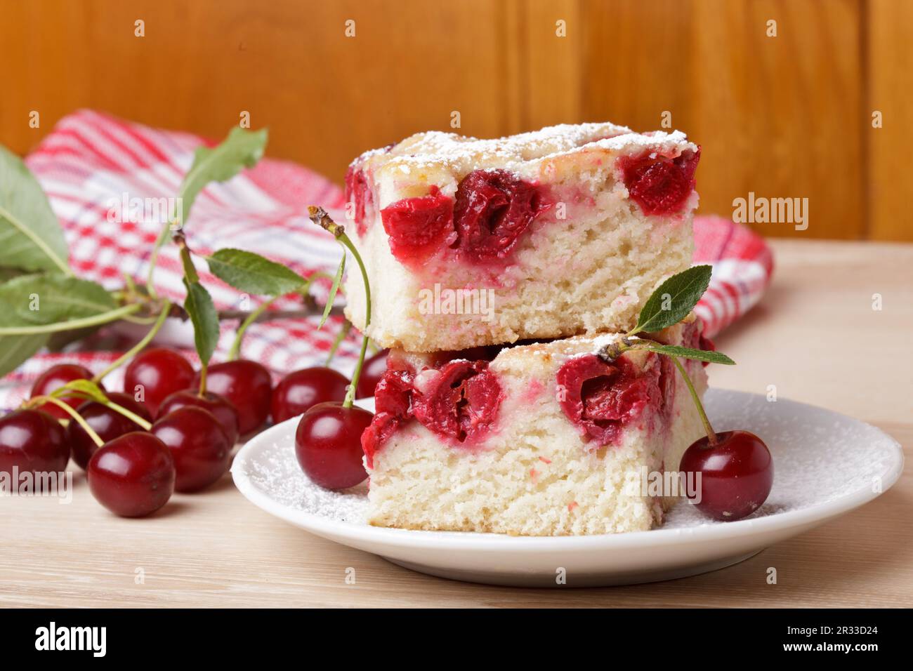 Cherry sponge slice hi-res stock photography and images - Alamy
