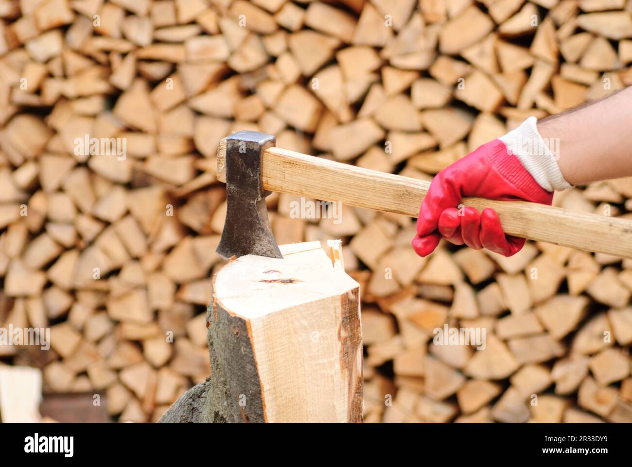 Man axe cutting firewood hi-res stock photography and images - Alamy