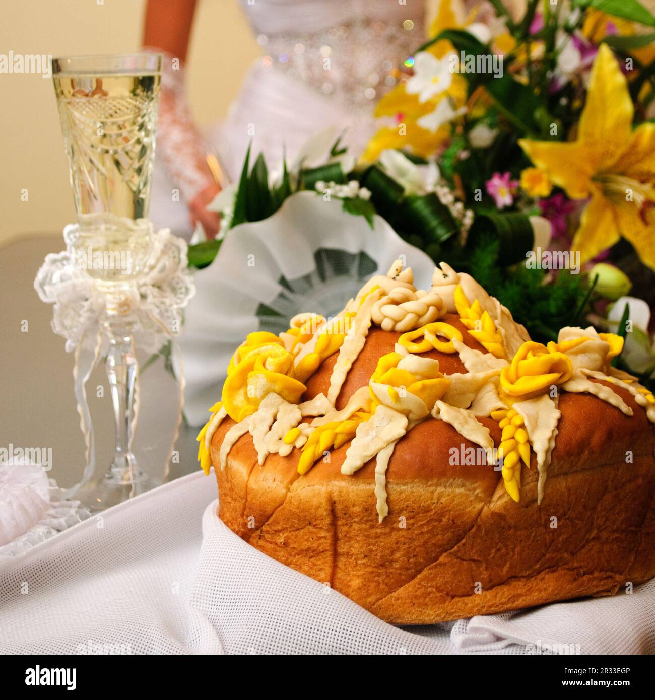 Wedding loaf of bread hi-res stock photography and images - Alamy