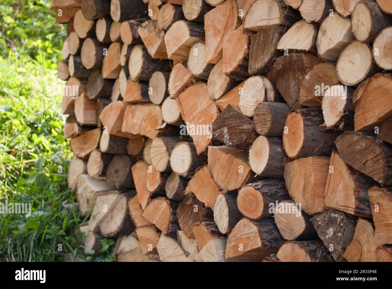 Bunch of firewood hi-res stock photography and images - Alamy
