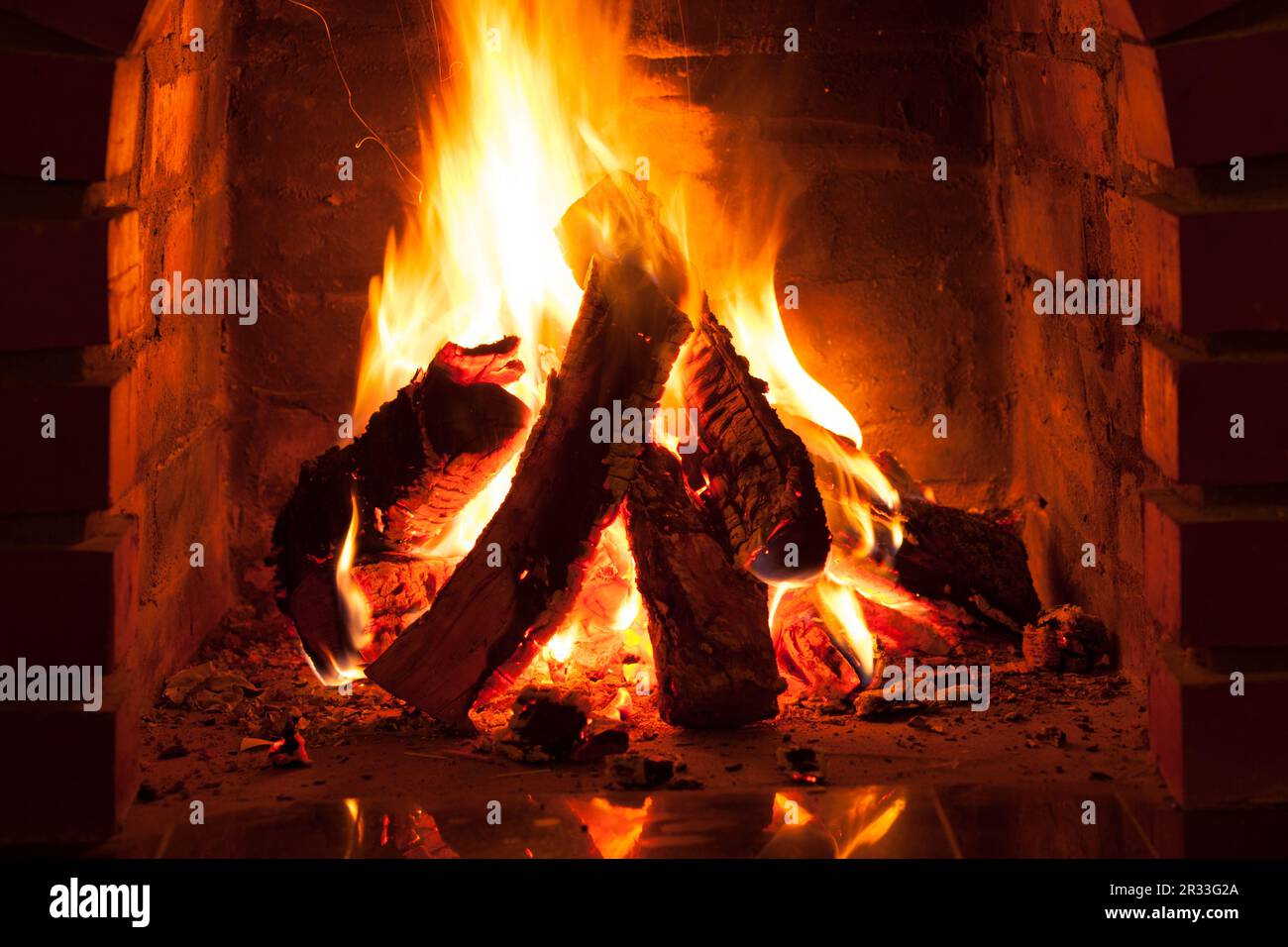 Closeup burning red fire wood hi-res stock photography and images - Alamy