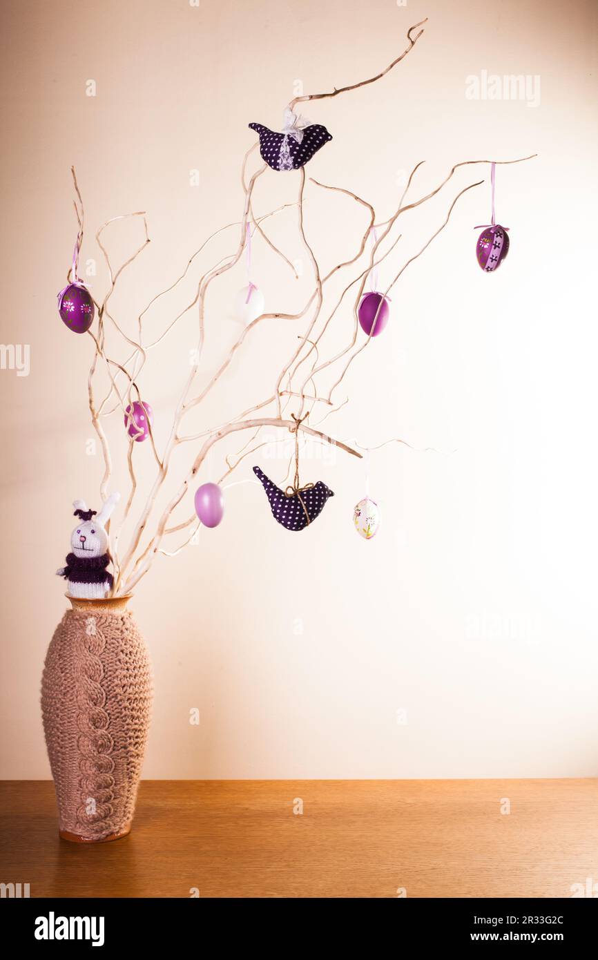 Handmade easter egg craft hi-res stock photography and images - Alamy