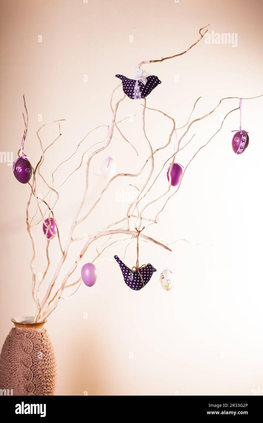 Handmade easter egg craft hi-res stock photography and images - Alamy