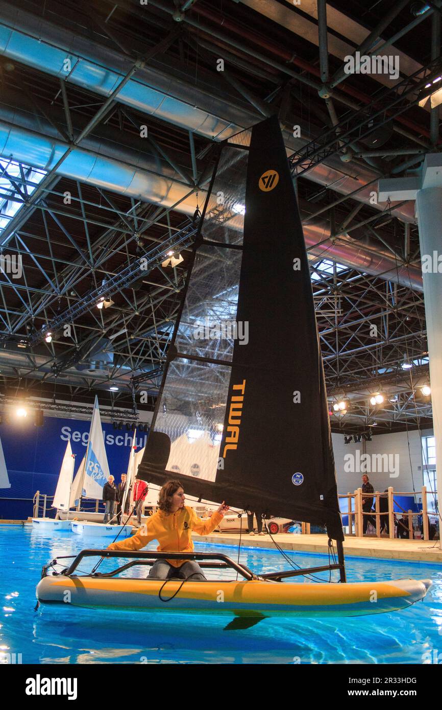 Aufblasbares segelboot hi-res stock photography and images - Alamy