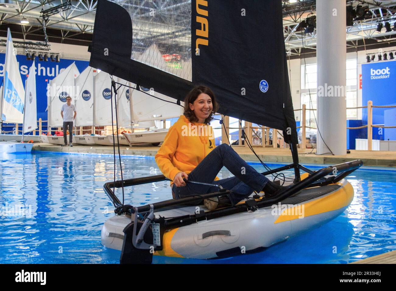 Aufblasbares segelboot hi-res stock photography and images - Alamy