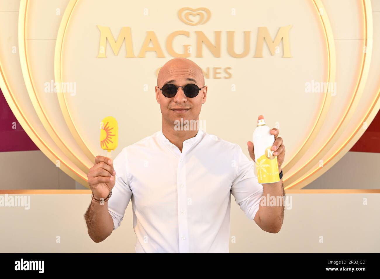 EDITORIAL USE ONLY Dr Robert Alexander at the Dipping Bar experience at ...