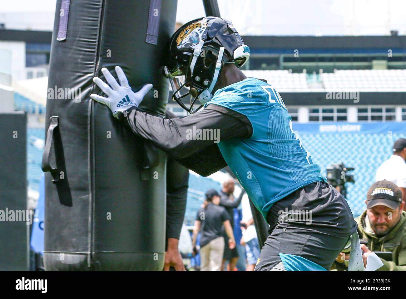 Jacksonville Jaguars running back Travis Etienne Jr. (1) runs a drill ...