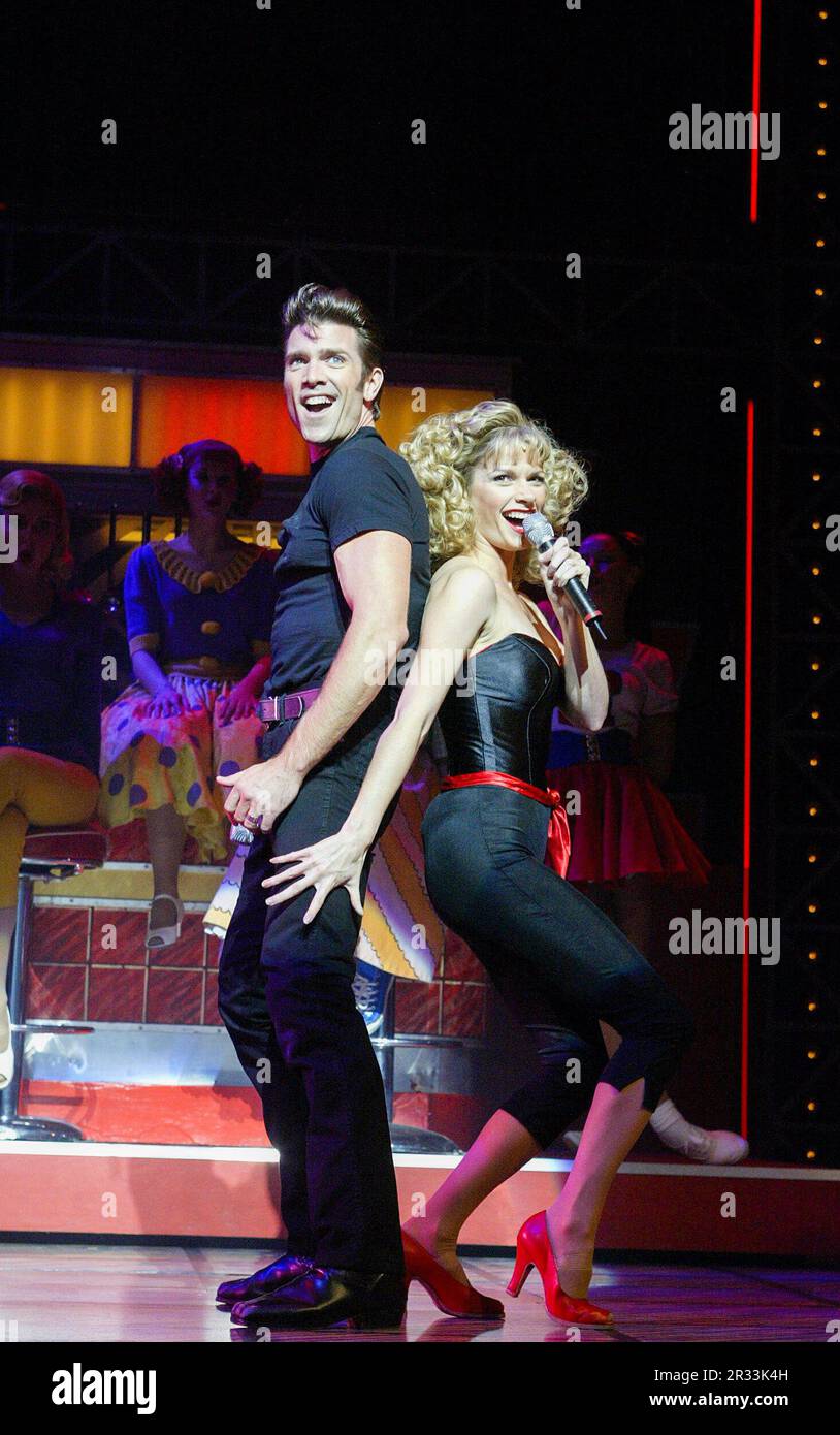 Greg Kohout (Danny Zuko), Caroline Sheen (Sandy Dumbrowski) in GREASE ...