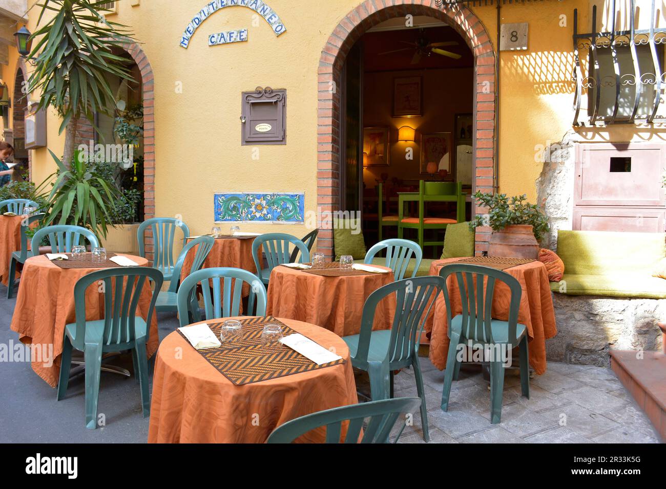 Taormina outdoor restaurant hi-res stock photography and images - Alamy