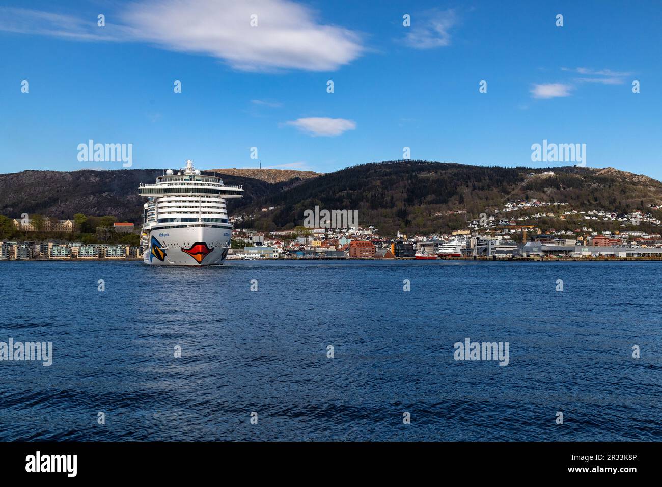 Cruise ship AIDAperla in Puddefjorden, departing from Jekteviken ...