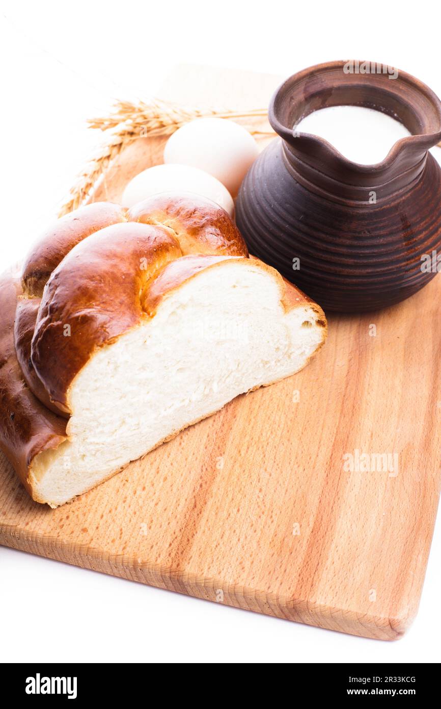 Fresh loaf of challah Stock Photo - Alamy