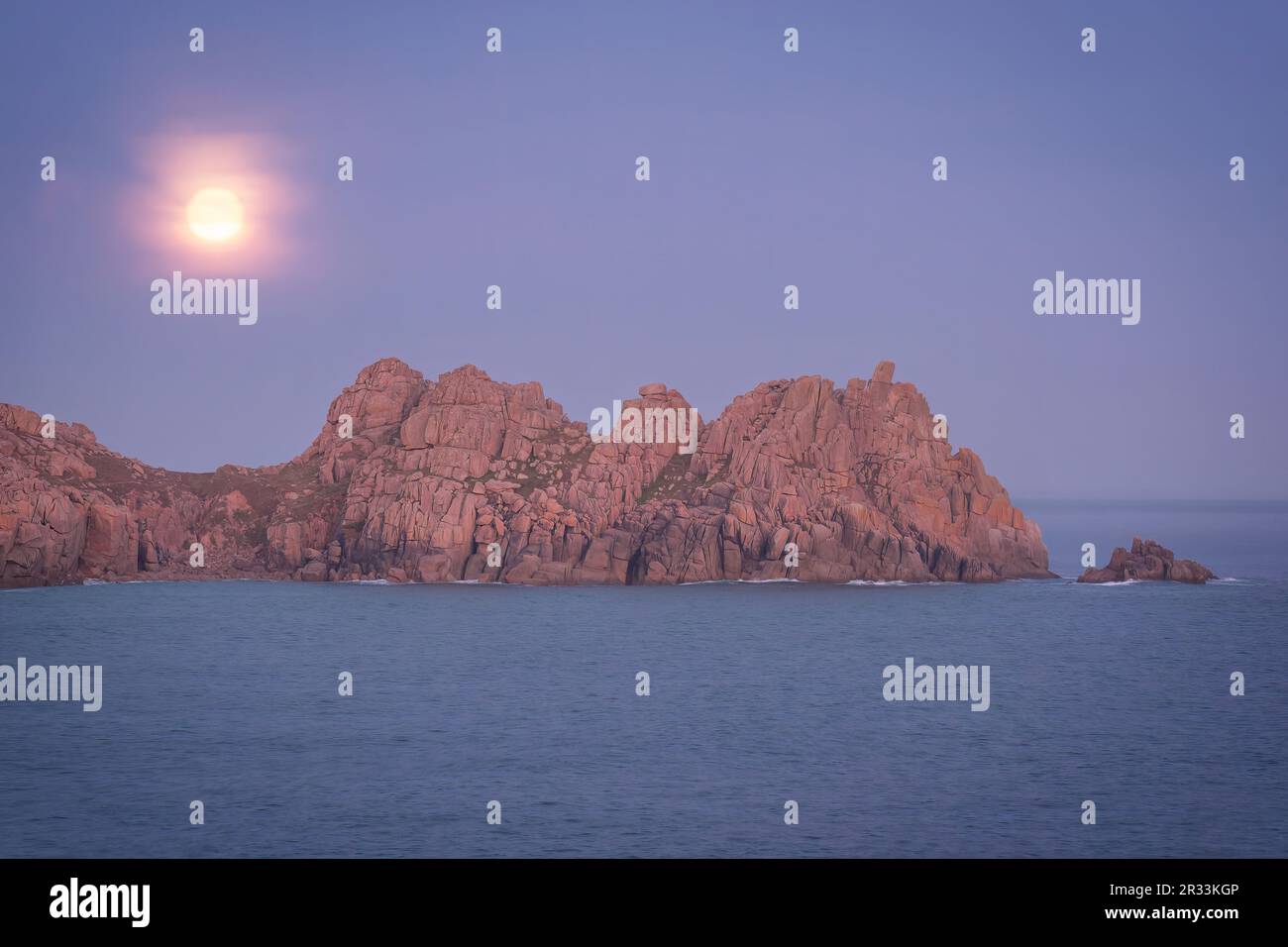 The magic of a moon rise hi-res stock photography and images - Alamy