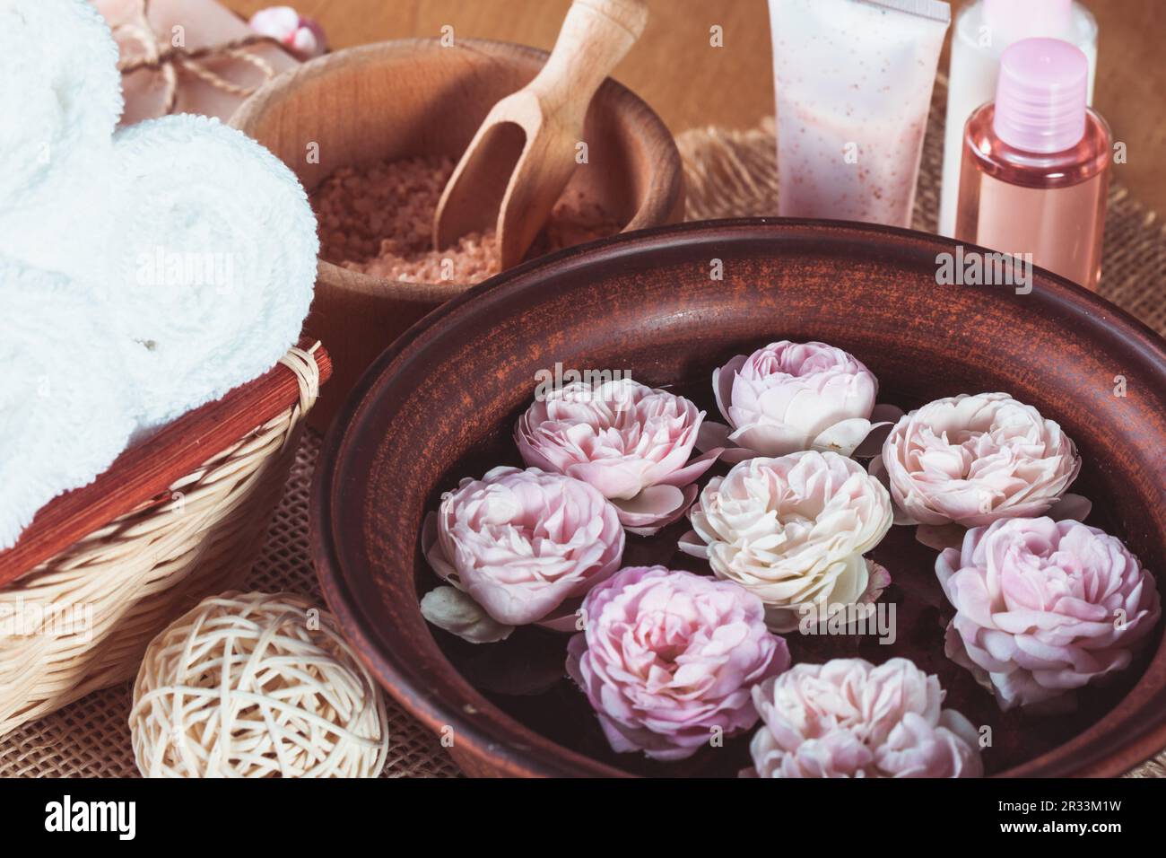 Spa flower bowl hi-res stock photography and images - Alamy