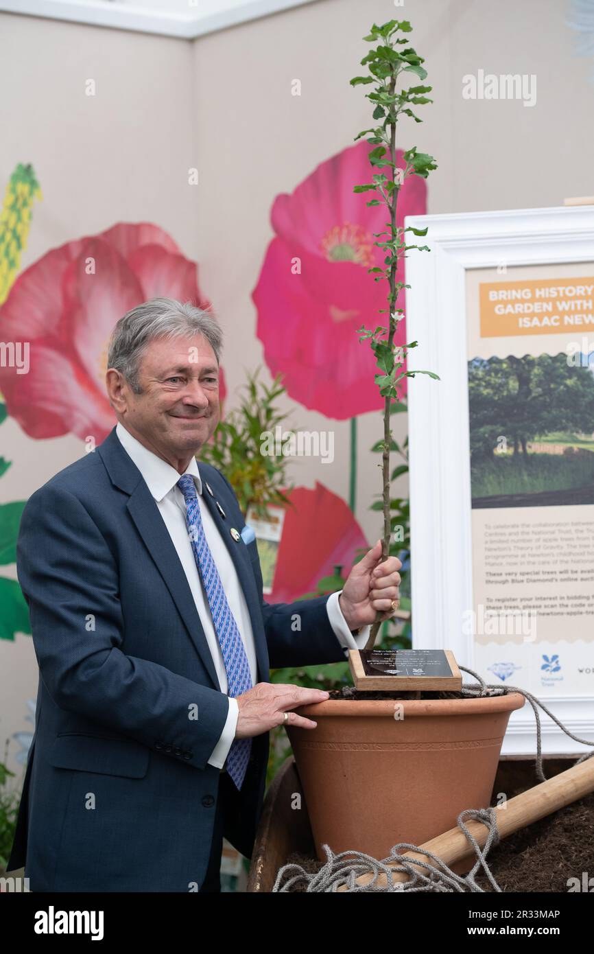 Alan titchmarsh chelsea flower hi-res stock photography and images - Alamy