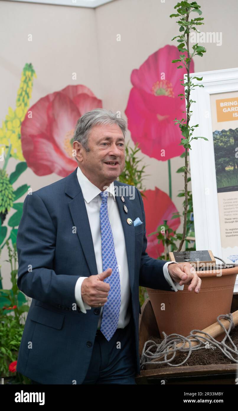 Alan titchmarsh chelsea flower hi-res stock photography and images - Alamy