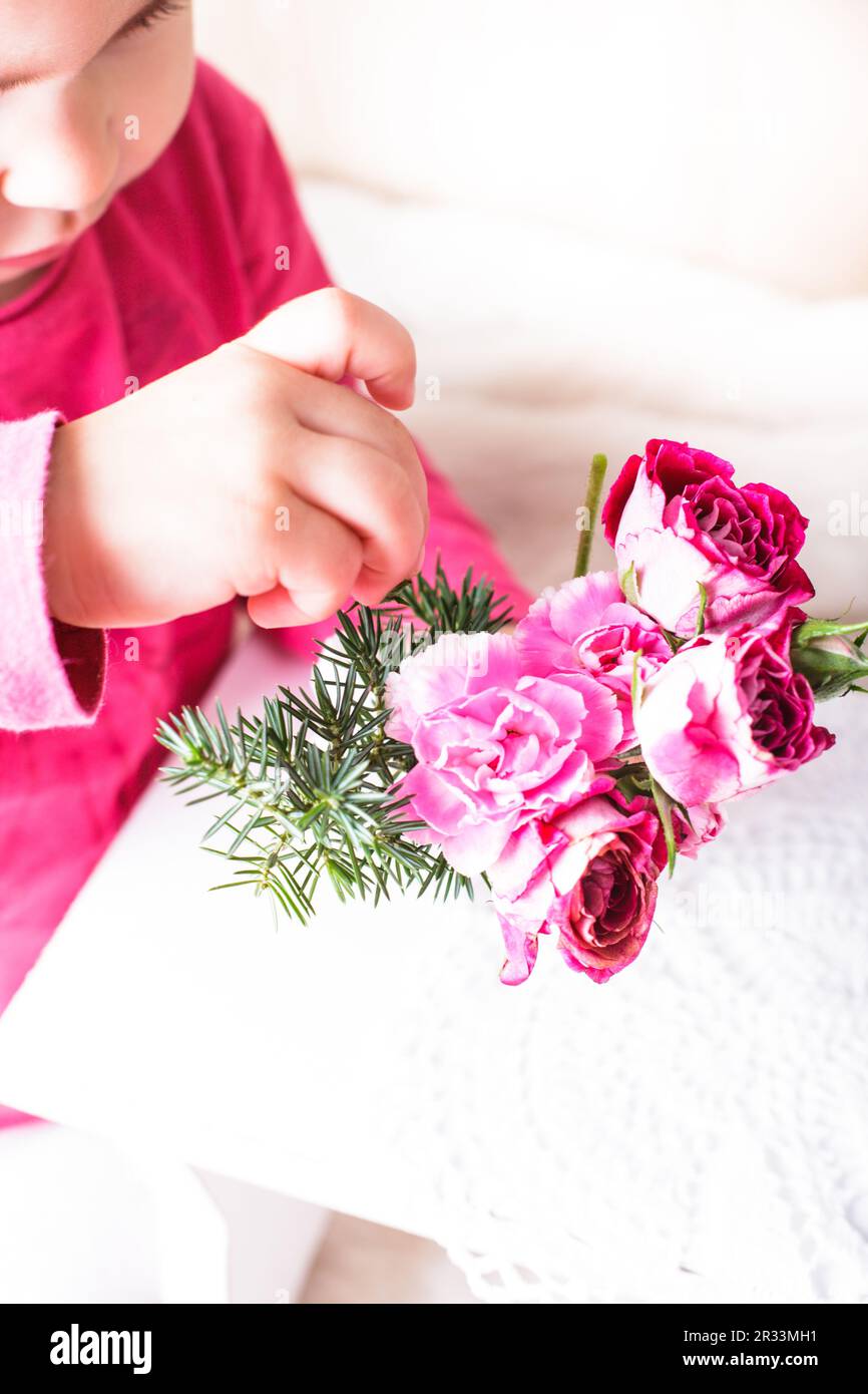 Child smell nose hi-res stock photography and images - Alamy