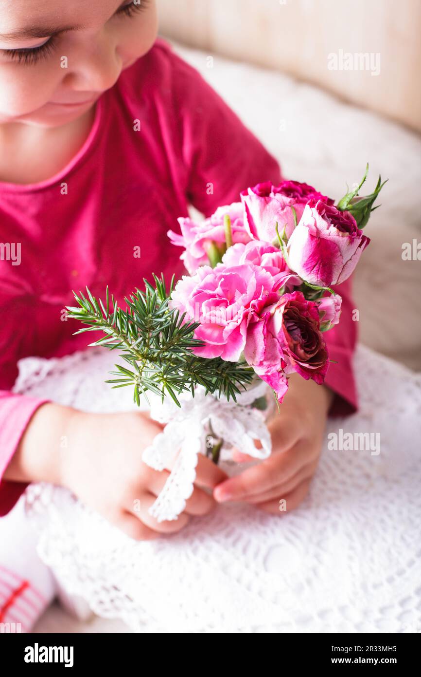 Child smell nose hi-res stock photography and images - Alamy