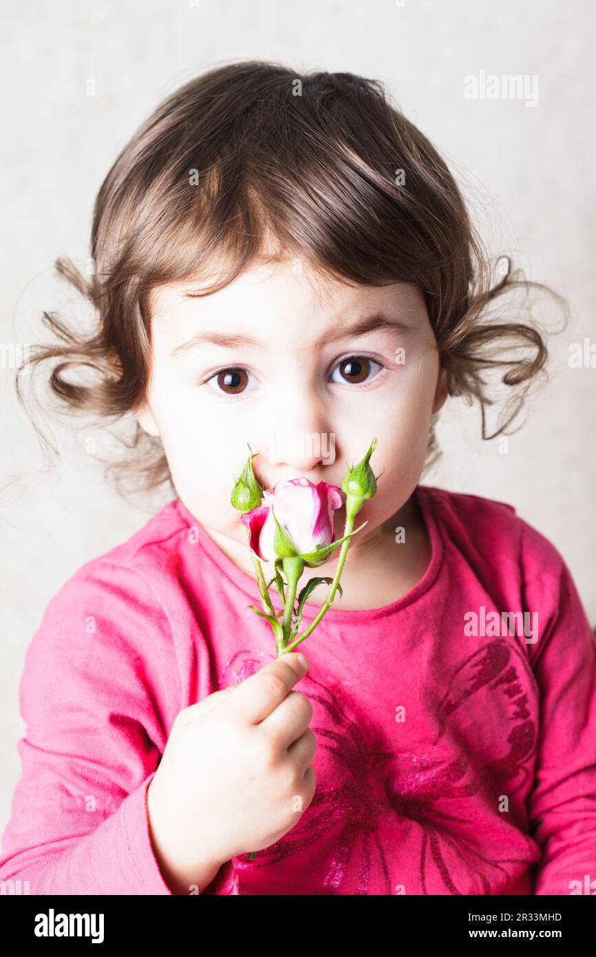 Child smell nose hi-res stock photography and images - Alamy