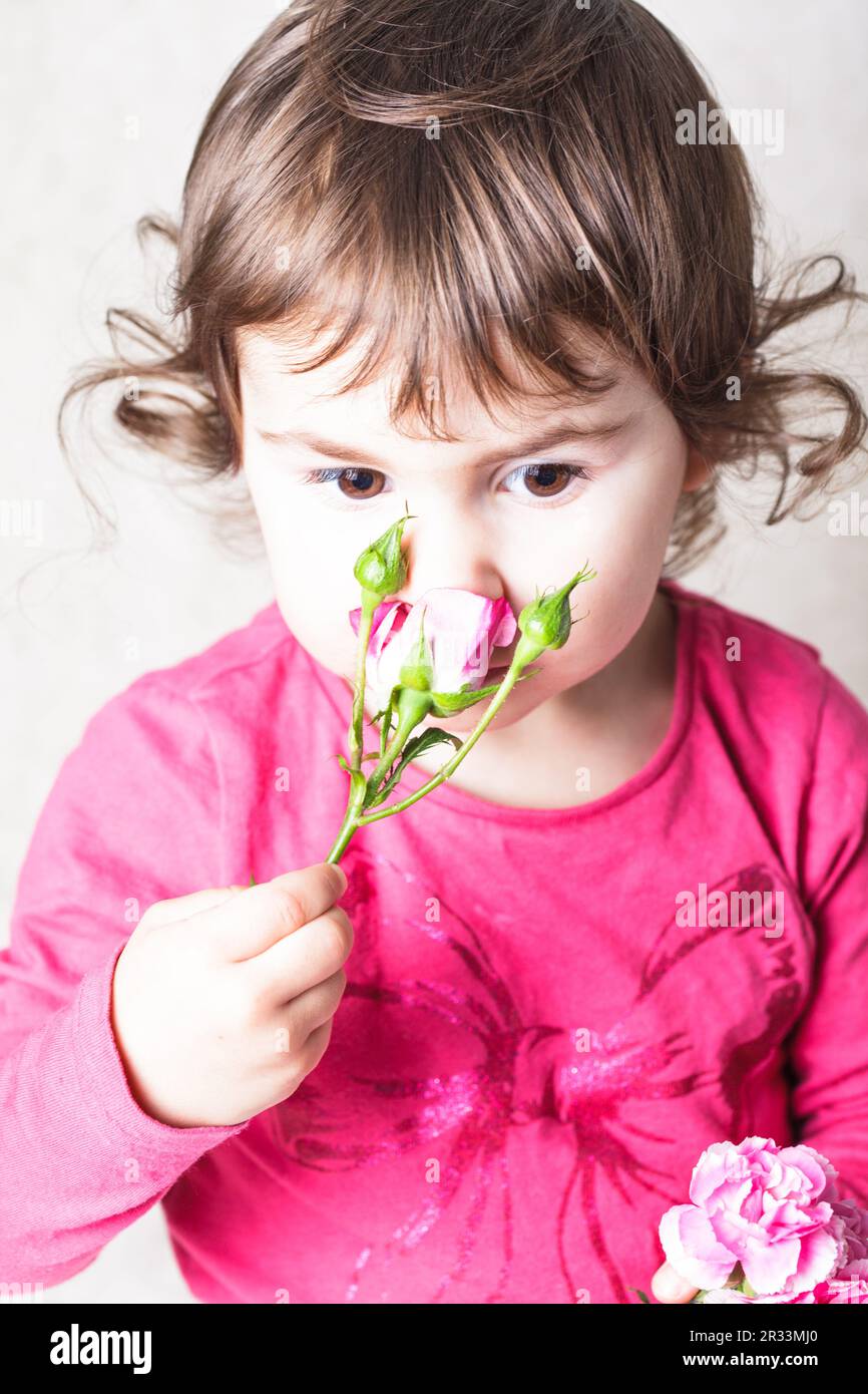Child smell nose hi-res stock photography and images - Alamy