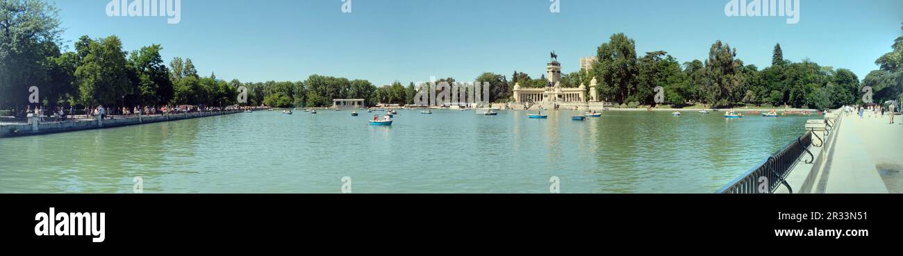 Beautiful lake inside retiro park hi-res stock photography and images ...