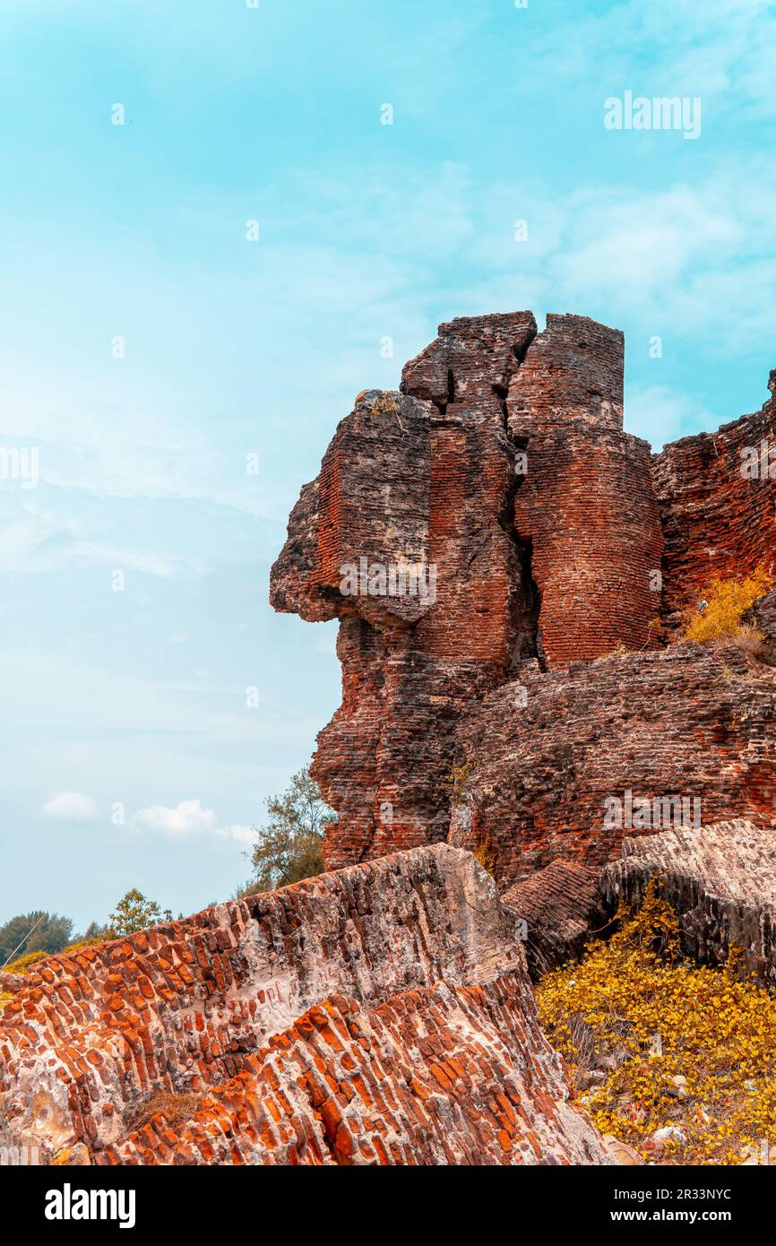 The high resolution of Alamparai Fort reveals a captivating topic ...