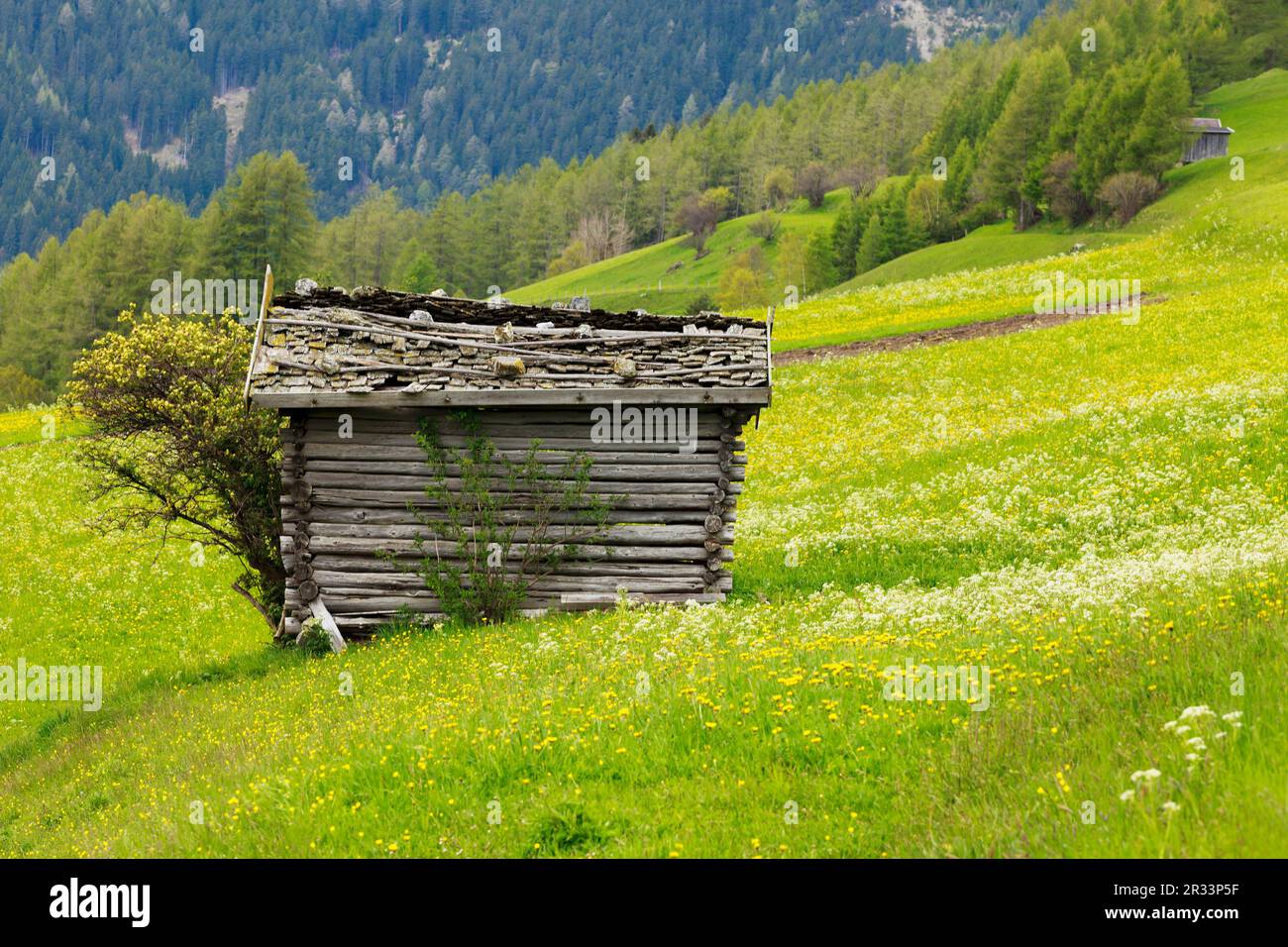 Old hay barn hi-res stock photography and images - Alamy
