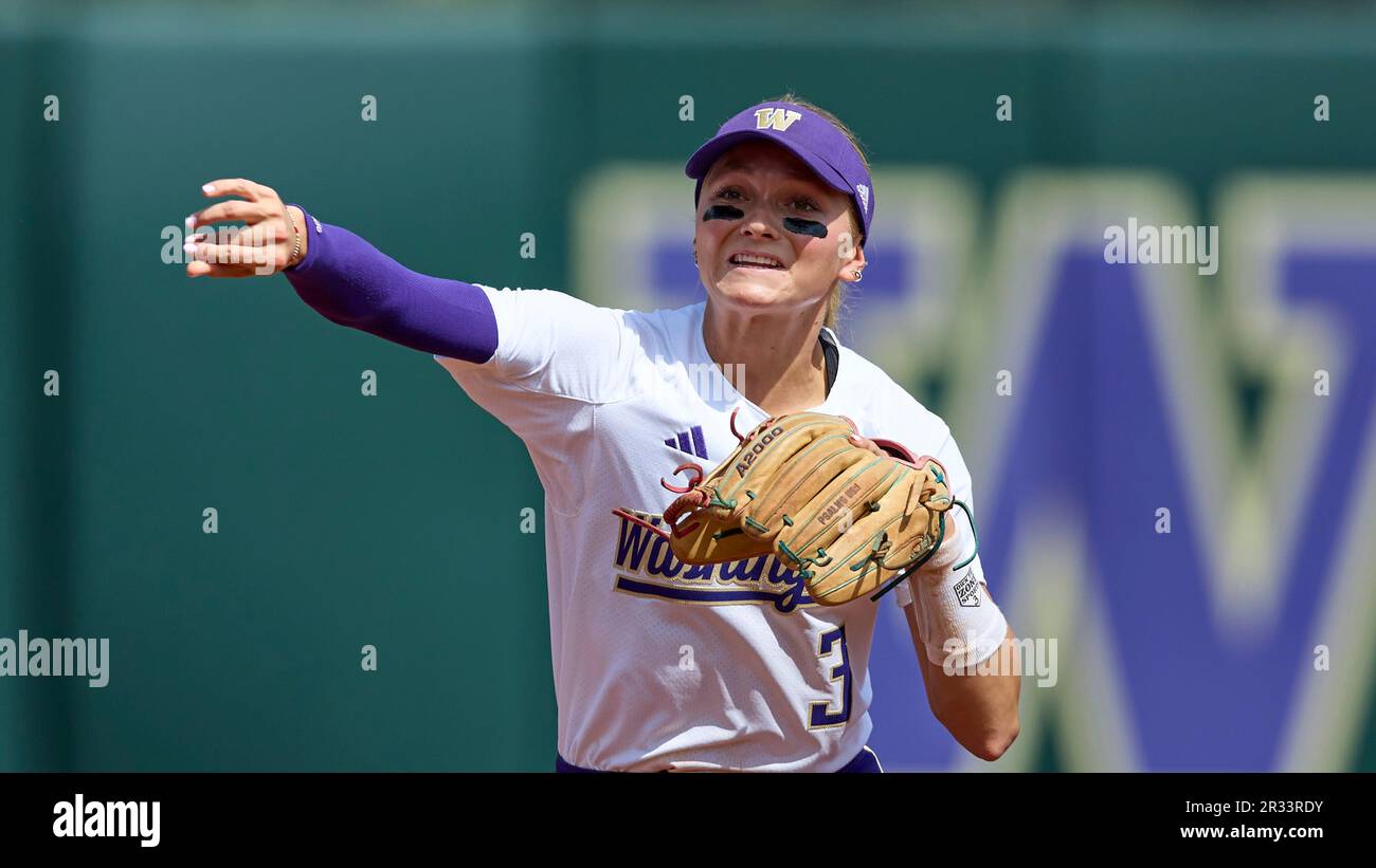 Washington infielder Rylee Holtorf (3) makes a throw against McNeese ...