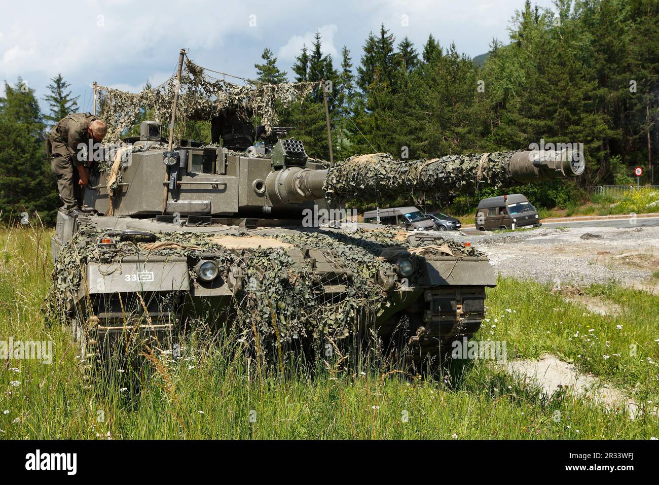Leopard tank during an army exercise, Tyrol Stock Photo - Alamy