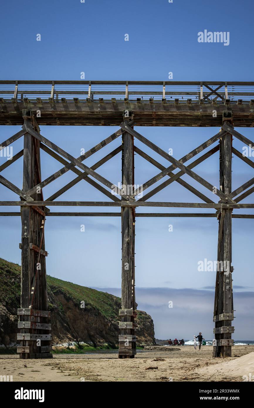 beach and bridge at The Pudding Creek Trestle Stock Photo - Alamy