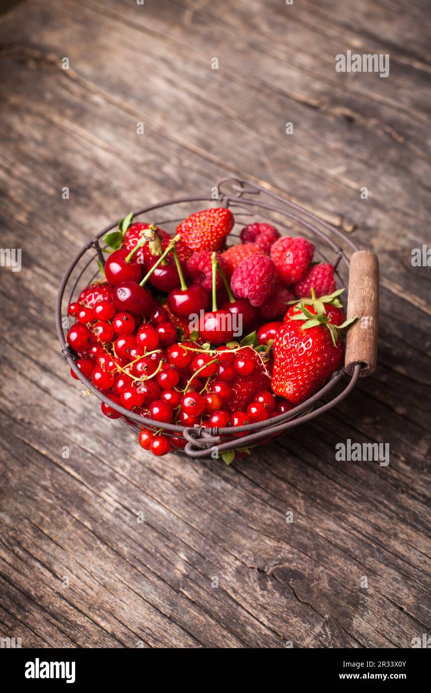 Red summer fruits hi-res stock photography and images - Alamy