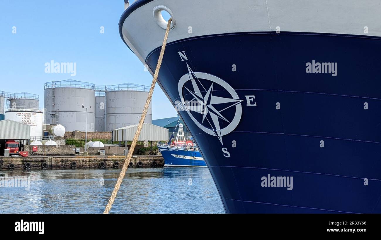 Boats in Peterhead harbour Stock Photo - Alamy