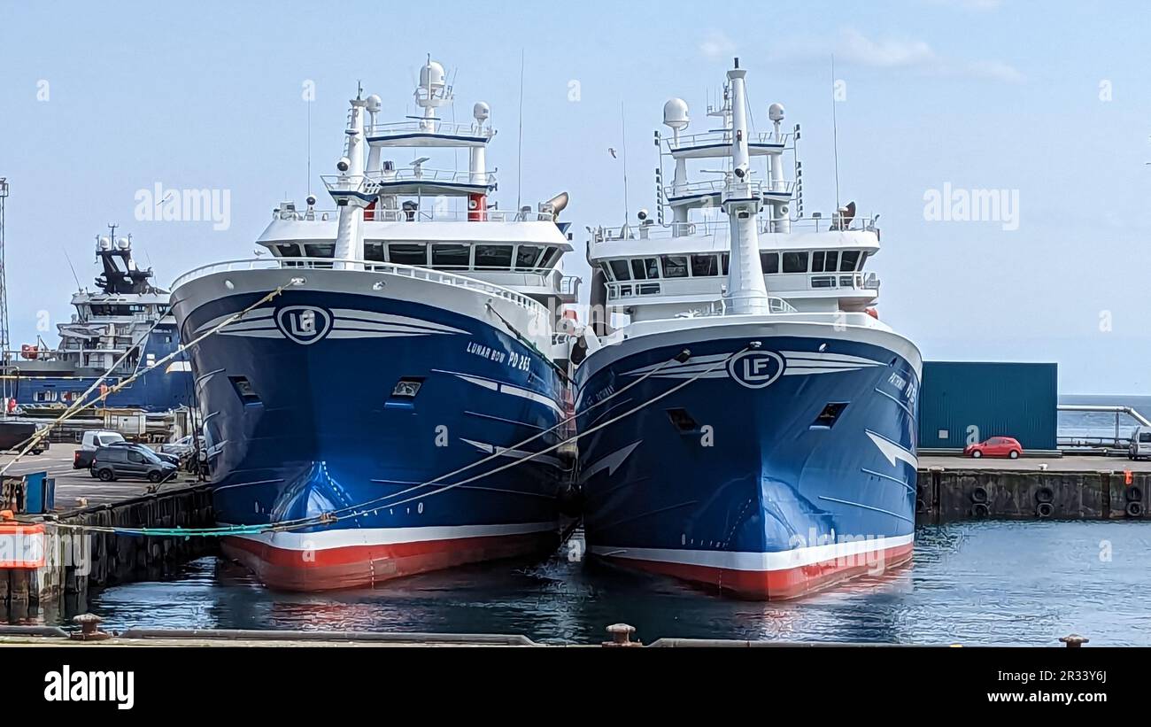 Boats in Peterhead harbour Stock Photo - Alamy