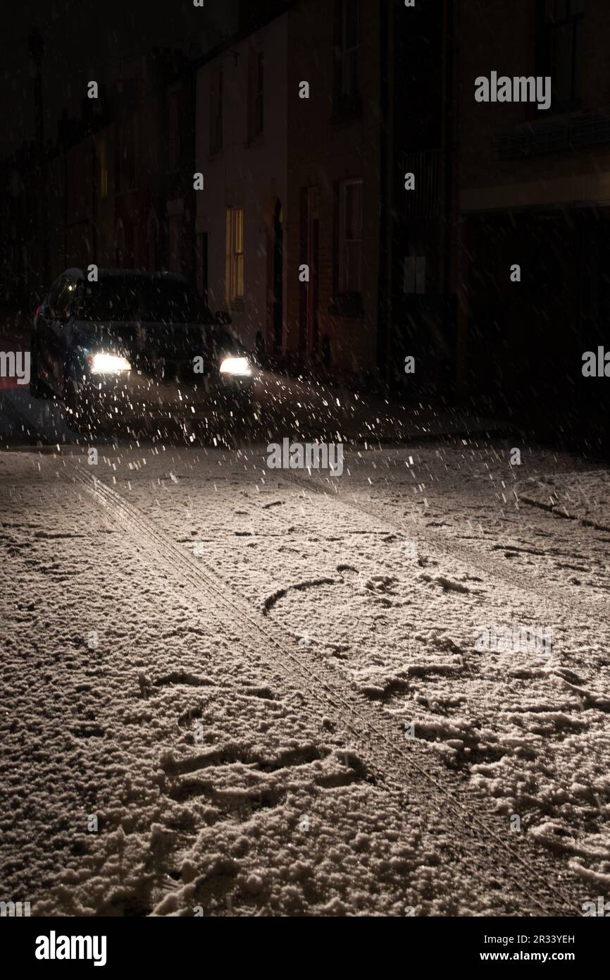 Winter night car hi-res stock photography and images - Alamy